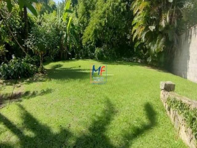 Excelente terreno, 1200 m² área total, murado, com amplo gramado, proximidades da Praia do Perequê