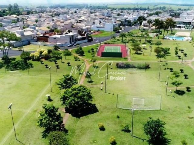 Excelente terreno à venda com ótima localização em condomínio fechado