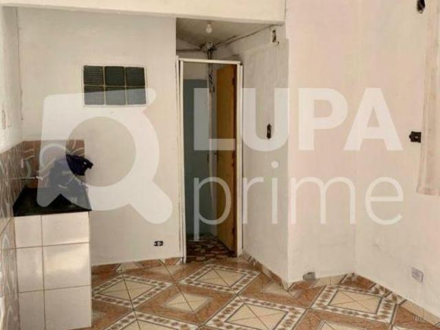 Excelente terreno, com 13 casas para renda, à venda na Vila Nivi!
