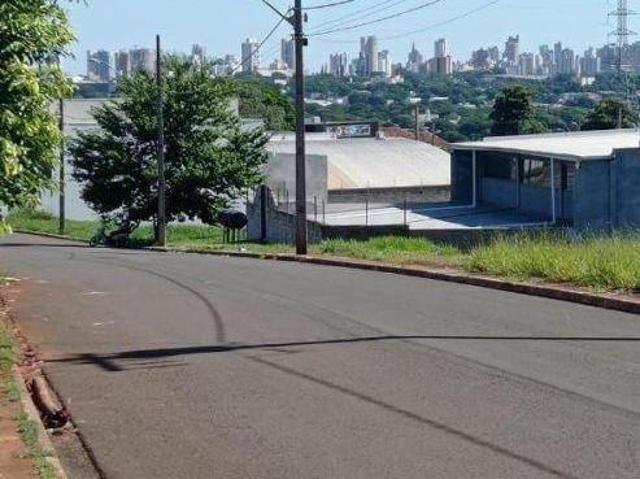 Excelente terreno com linda vista da cidade de Maringá