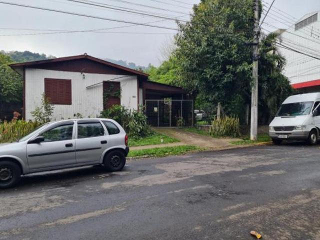 Excelente terreno de esquina muito bem localizado no centro