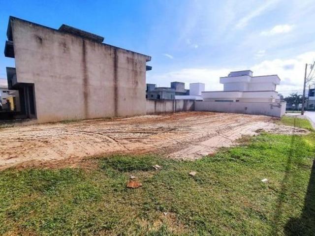 Excelente terreno de esquina no Condomínio Campos do Conde com 312 m²