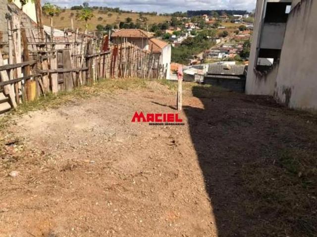 EXCELENTE TERRENO DE MEIO LOTE MAIOR QUE O PADRÃO SEMI PLANO!