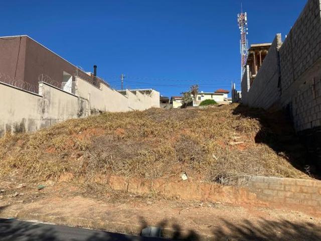 Excelente Terreno em aclive, com acesso a duas ruas à venda, Jardim do Lago, Bragança Paulista, SP