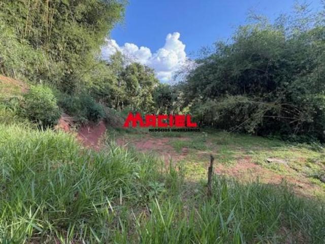 Excelente terreno em declive na beira do Asfalto, estuda parcelamento