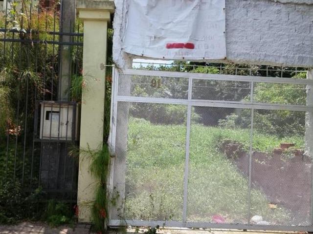 Excelente terreno gramado com árvores frutíferas e edícula nos fundos