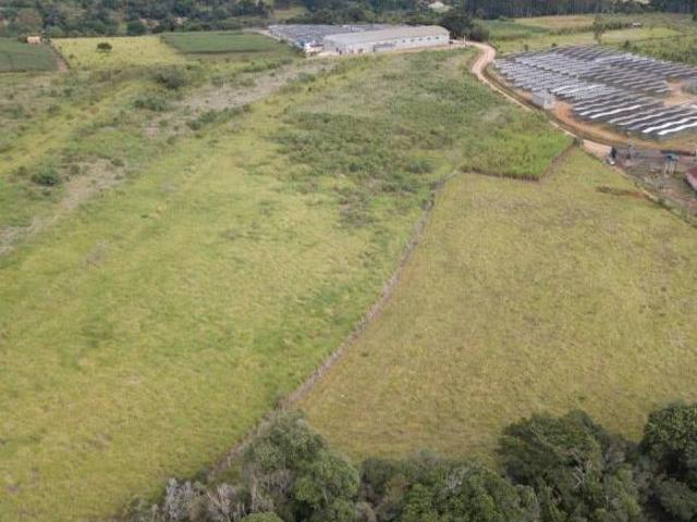 Excelente terreno localizado no MG 173, acesso direto a rodovia, distrito Campo do Meio, Paraisópoli