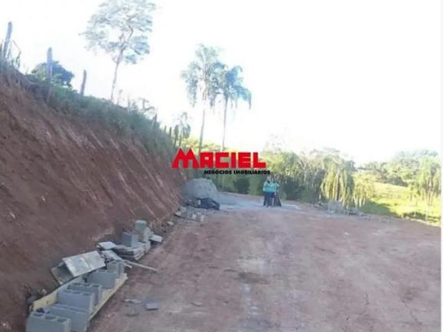 Excelente terreno p chácara com 3 platôs