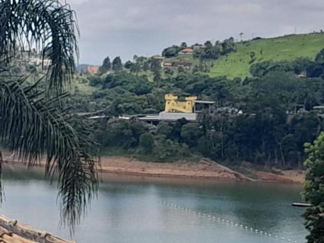 Excelente terreno pé na água em condomínio em Igaratá SP