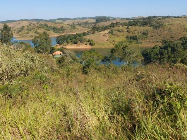 Excelente terreno pé na água em condomínio fechado em Igaratá SP