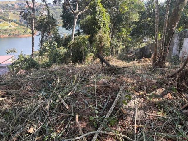 Excelente terreno pé na água em condomínio fechado em Igaratá SP