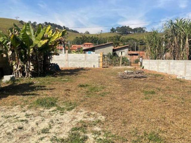Excelente terreno plano, 400m² próximo à rodovia. OPORTUNIDADE RARA!