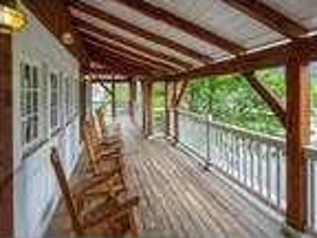 Excellent 1BD 1BA Available