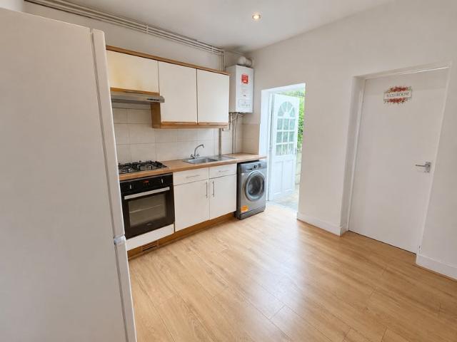 Excellent 2 Bedroom House in Stratford
