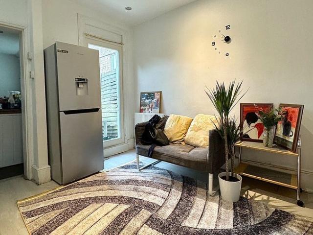 Excellent 4 bed whole house by Upton Park tube