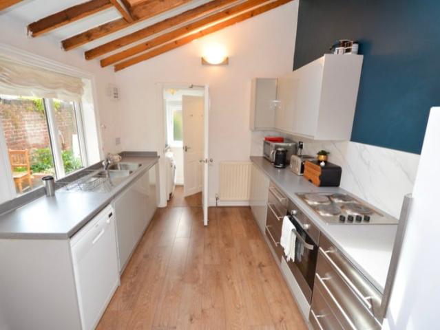 Excellent 6 bed terraced house in central Jesmond