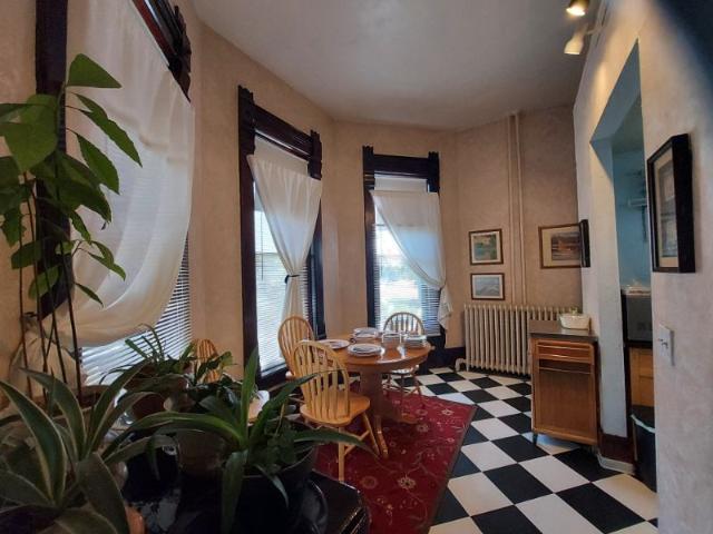 Excellent Old Town Apartment Furnished with Parkin