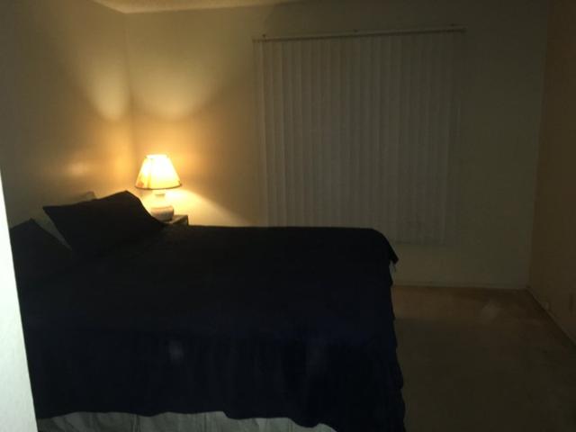 Excellent location, Easy going Roommate