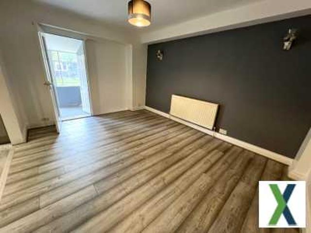 EXCELLENT Prime Location 4 Double bedrooms, 2 receptions, 3 toilets and 2 Bathrooms in Dagenham