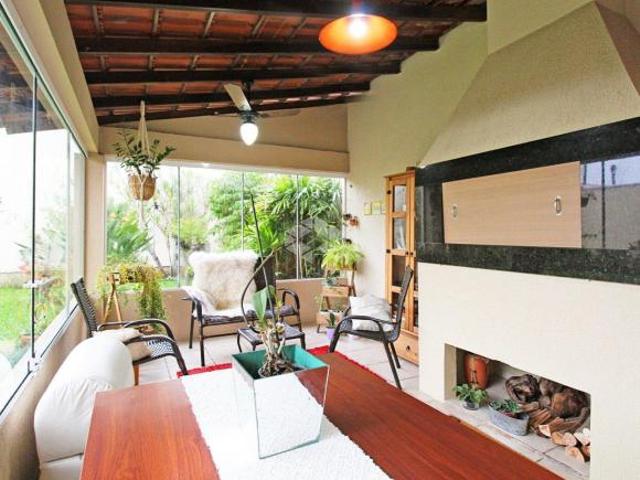 Excente casa 3 dormitórios no bairro Ipanema