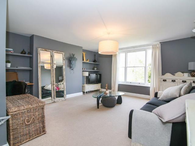 Exceptional 1 Bedroom Flat to Rent in Village area of Tunbridge Wells