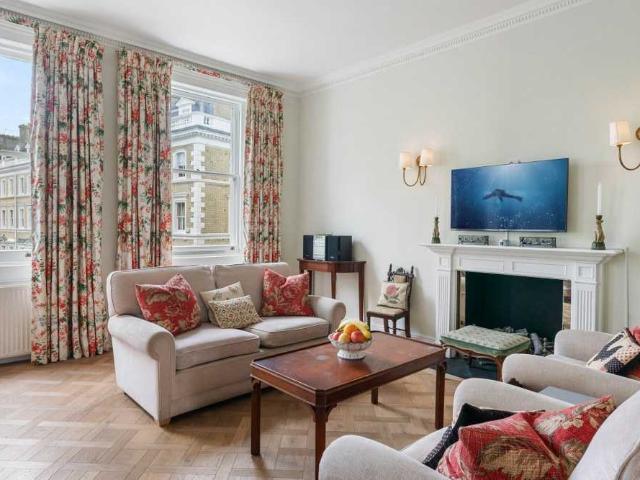 Exceptional 2 bed, 2 bath, South Ken Apt