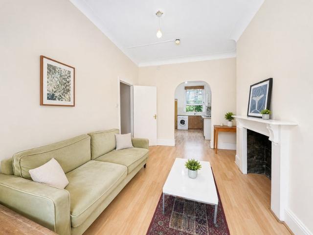 Exceptional 2 bedroom flat from 4th September
