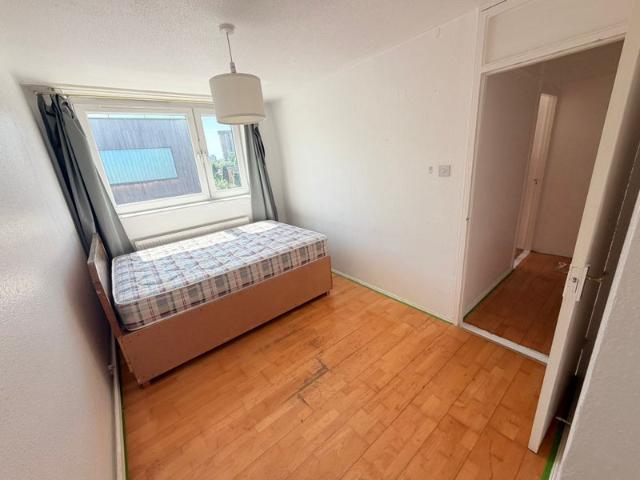 Exceptional 3 Bedroom Property in Prime Battersea