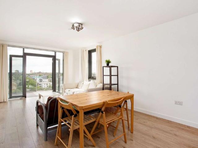 Exceptional three bedroom modern apartment with amazing views
