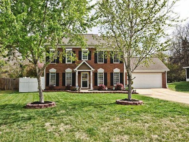 Exceptional Cul de Sac Private Lot with a Wonderful Serene Yard