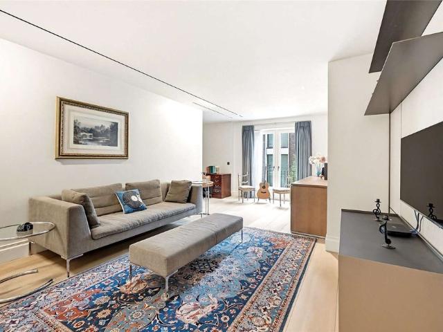 Exceptional Lateral Living in One of Kensington’s Finest Addresses