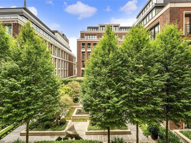 Exceptional Lateral Living in One of Kensington’s Finest Addresses