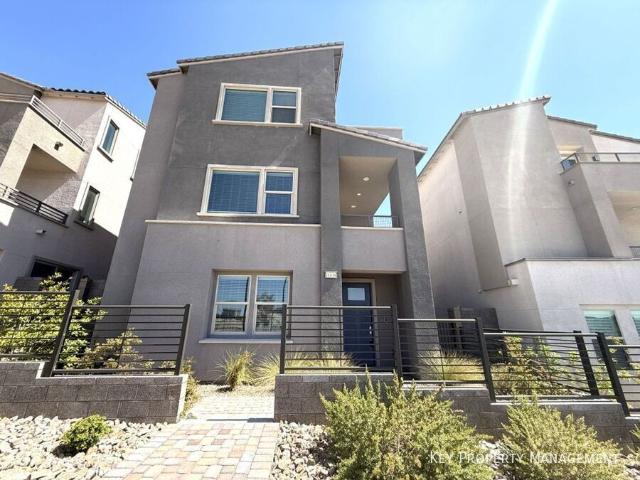 Exceptional Modern Living in Summerlin: Spacious 3BR Home with Open Concept Layout & Views