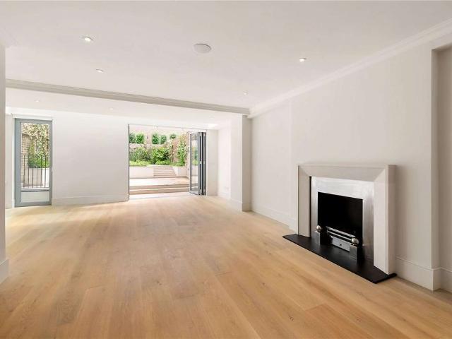 Exceptional Six Bedroom Family Residence