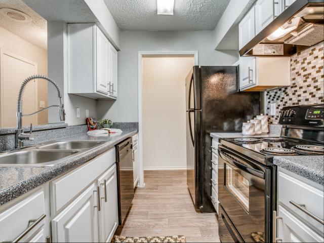 Exchange 7272 1 Bedroom Apartment for Rent at 7272 Marvin D Love Fwy, Dallas, TX 75237