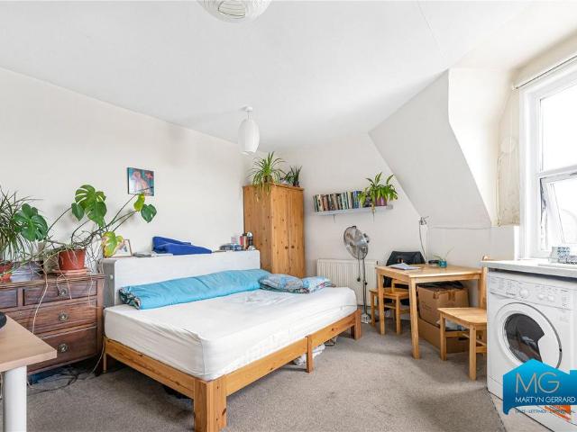 Exchange Buildings, St. Albans Road. Studio to rent £1,150 pcm £265 pw