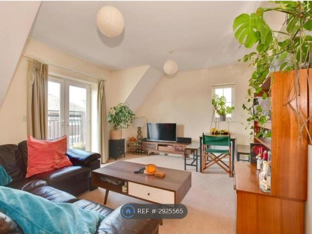 Exchange Court, Tonbridge TN9, 2 bed flat to rent, £1,650 pcm | PrimeLocation