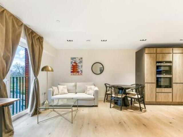 Exchange Gardens, London, 1 Bedroom Flat