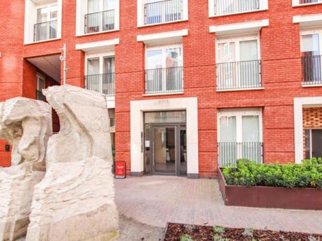 Exchange Gardens, London, 2 Bedroom Flat