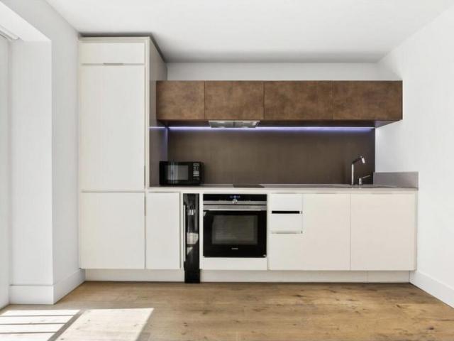 Exchange Gardens, London SW8 1 bed flat to rent £2,499 pcm £577 pw