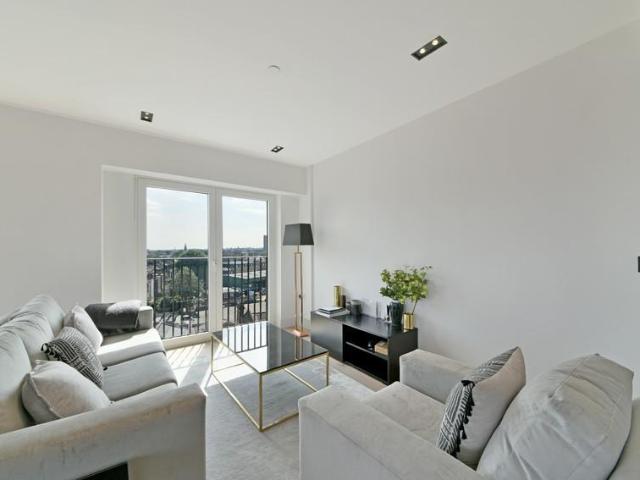Exchange Gardens, Vauxhall, SW8 2 bed flat to rent £3,750 pcm £865 pw