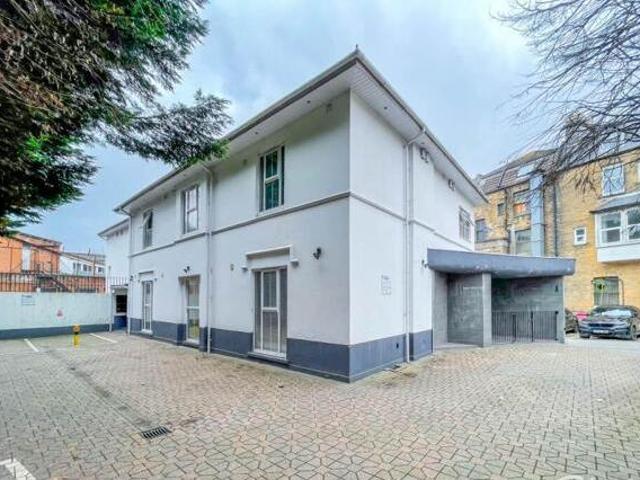 Exchequer Grange, Wootton Gardens, Studio Flat For