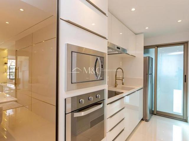 Exclusivo apartamento com 65 m², 2 quartos sendo 1 suíte à venda no bairro Batel