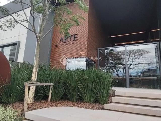 Exclusivo apartamento no Arte Country Club com vista total do campo de golfe!