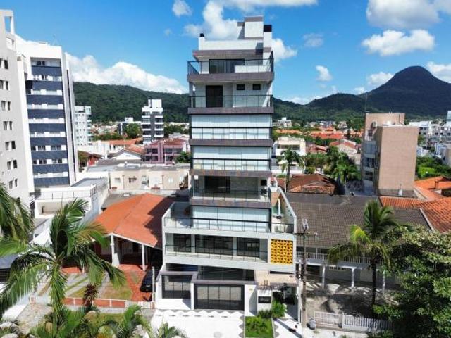 Exclusivo Apartamento único no andar em Caiobá!