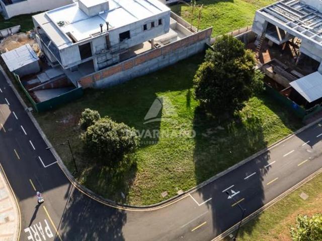 Exclusivo Lote de Esquina no Condomínio Villa Di Sorrento