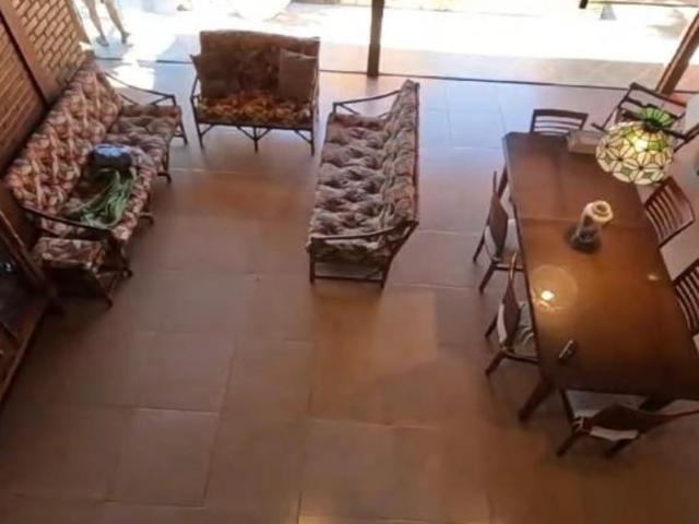 Exclusiva Casa Térrea com Piscina e Anexo a Passos do Mar
