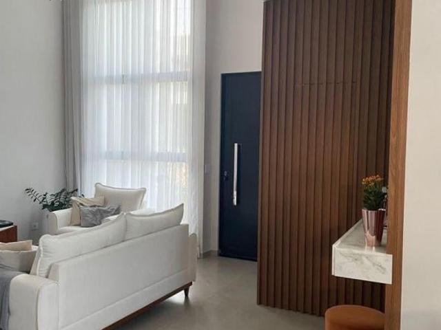 Exclusiva Casa Térrea Moderna à Venda no Prestigiado Condomínio Chácara Ondina