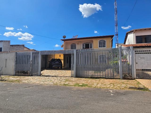 Exclusiva Casa com Jardim Privativo em Brasília