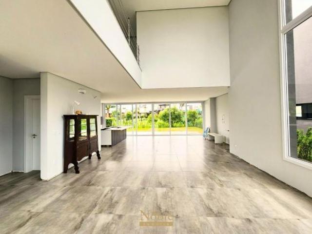 Exclusiva Casa de Alto Padrão de 5 suítes em Condomínio de Luxo Ocean Side